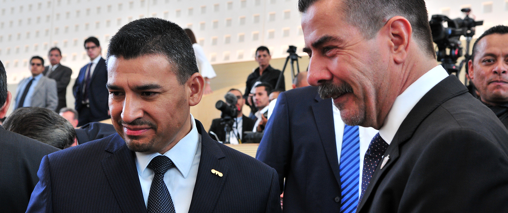 EXIGEN CESE DE ÁLVAR Y ZAMARRIPA POR MASACRE DE FAMILIAS - Kuali